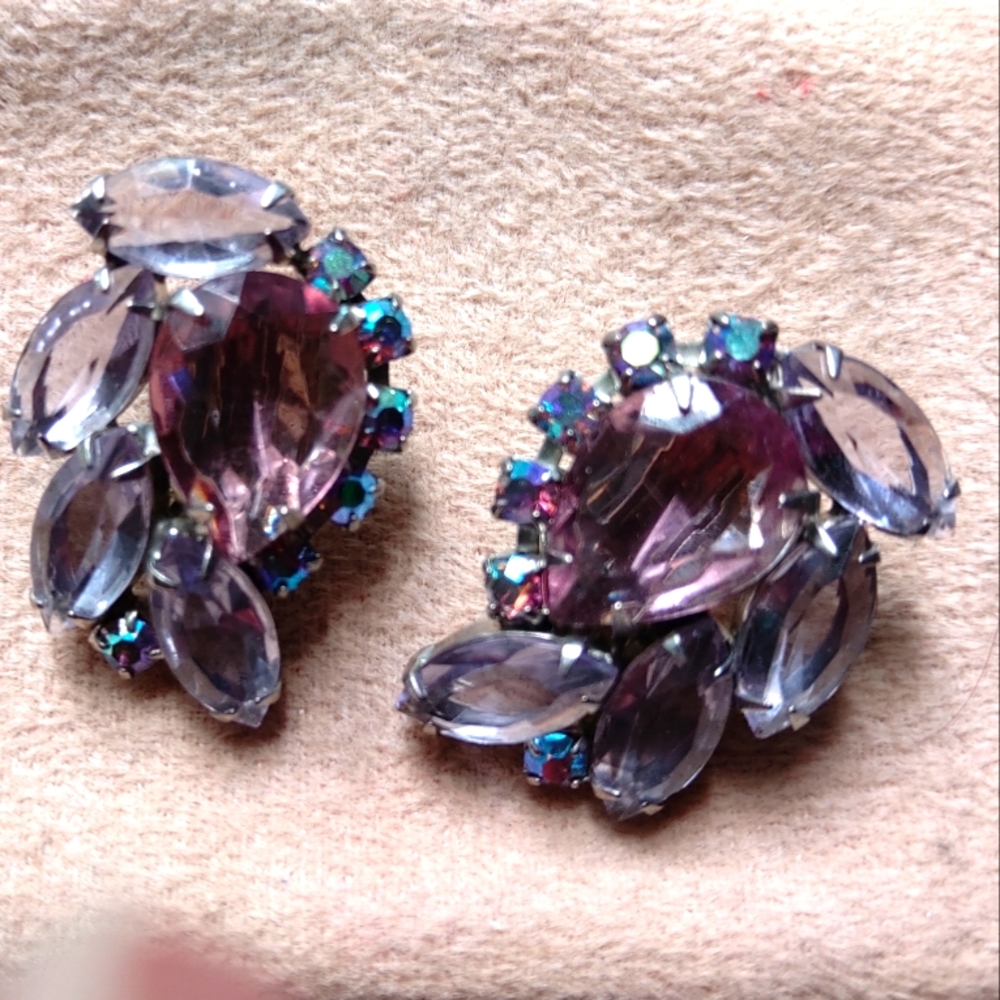 Vintage Brilliant Rare Rhinestone Rose/Lilac Aurora B… - Gem